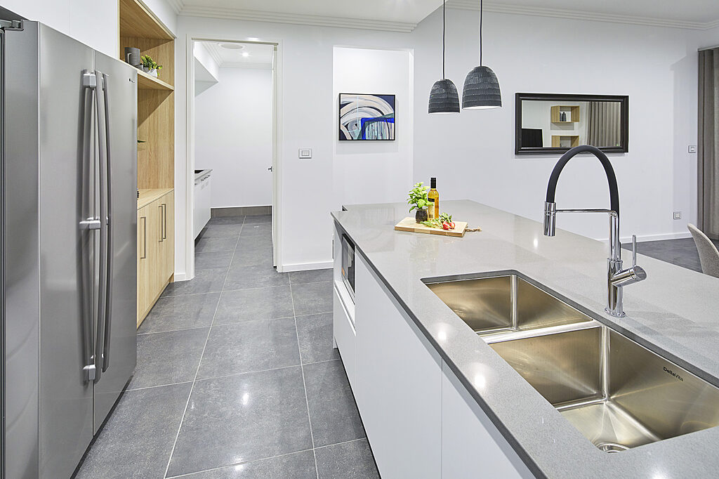 Melrose Platinum - 6 Opulence St, Treeby WA 6164