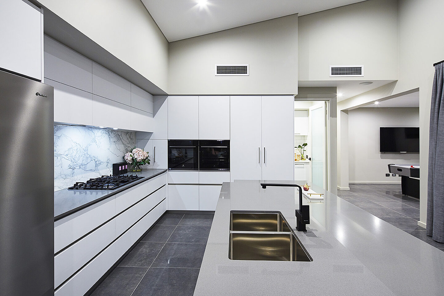 Melrose Platinum - 6 Opulence St, Treeby WA 6164